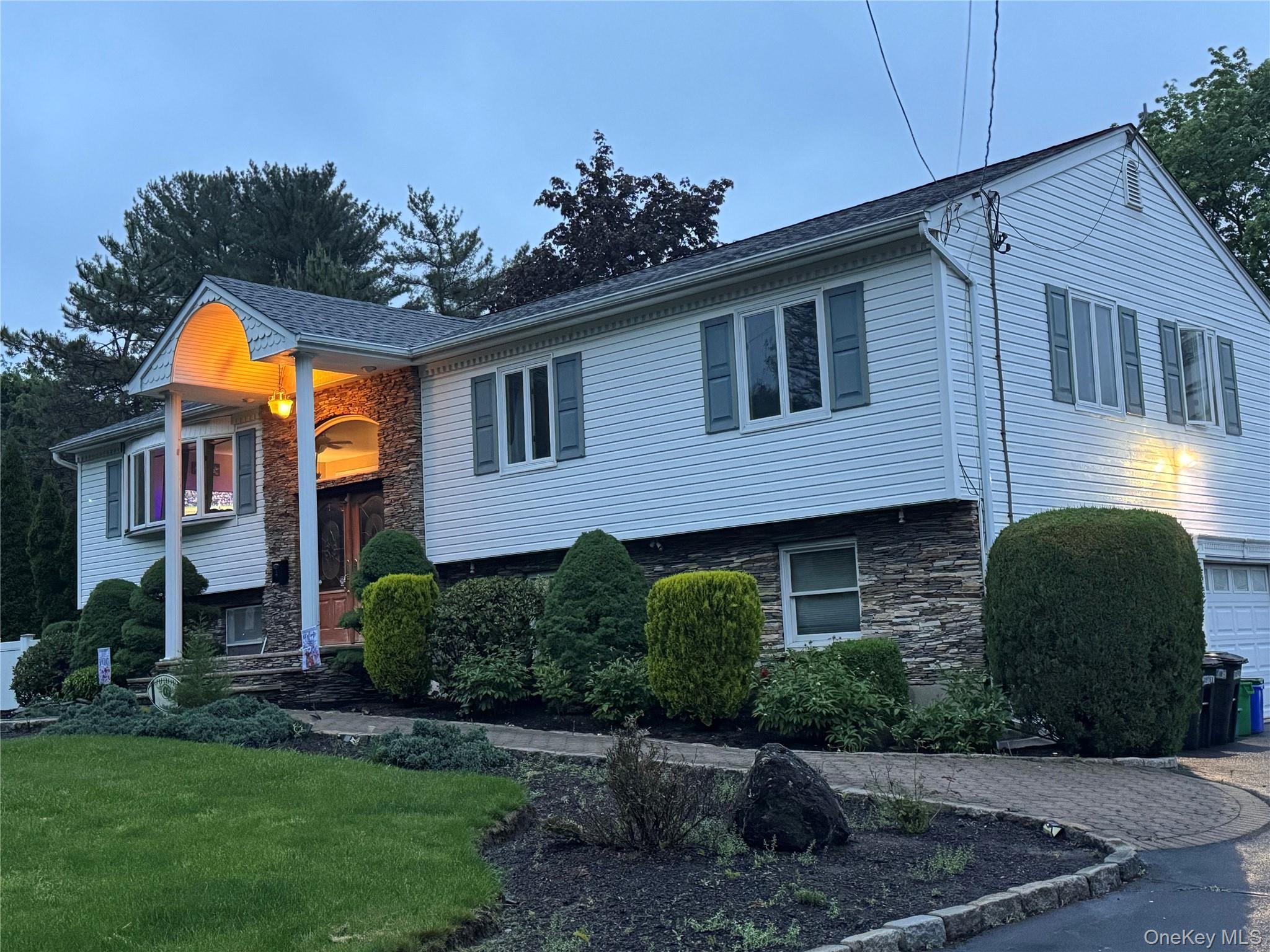 4 Rosemont Dr, Clarkstown, NY 10956 | MLS# 862628 | Houzeo