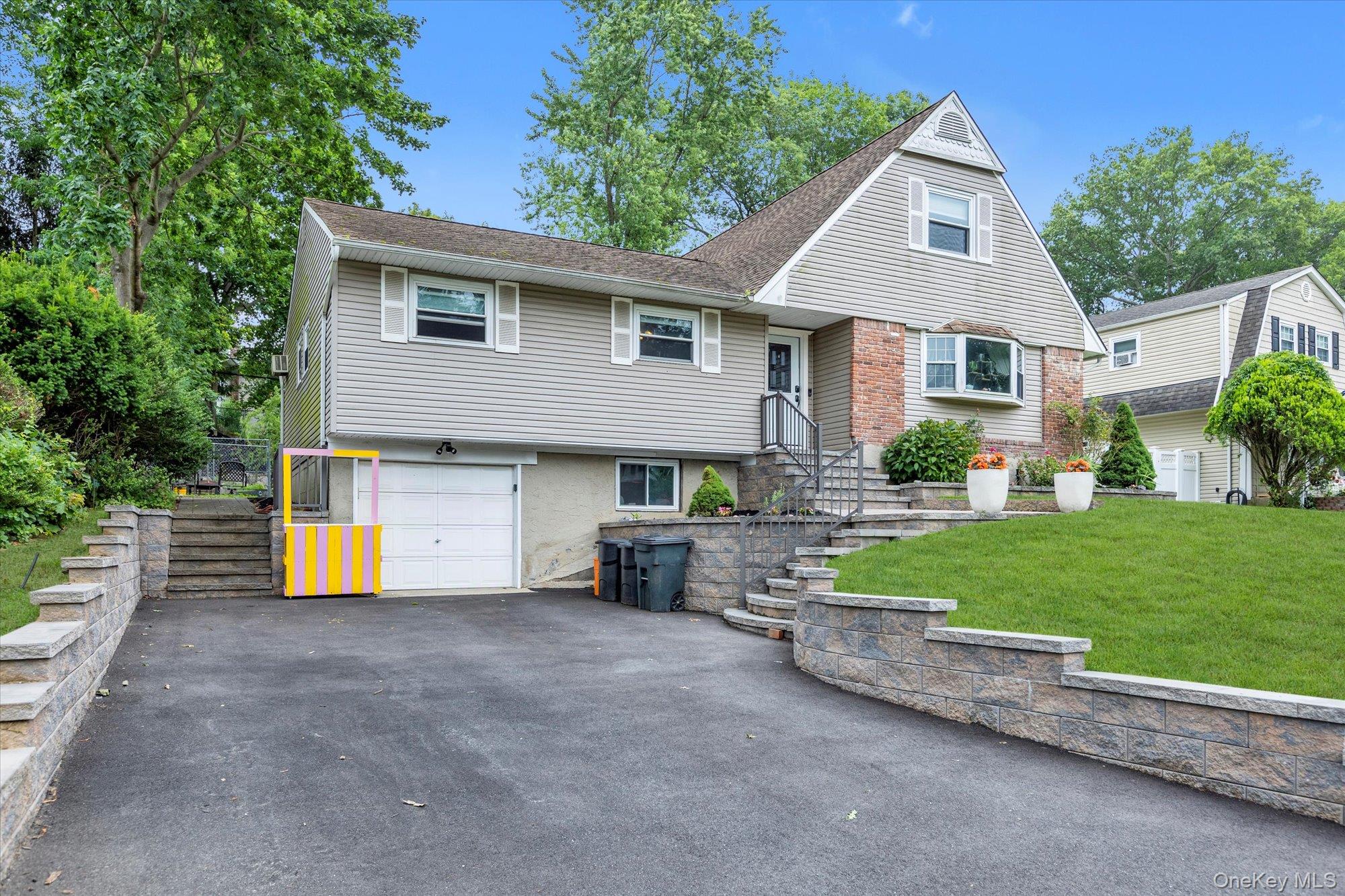 63 Ravenwood Dr, Smithtown, NY 11754 | MLS# 880882 | Houzeo