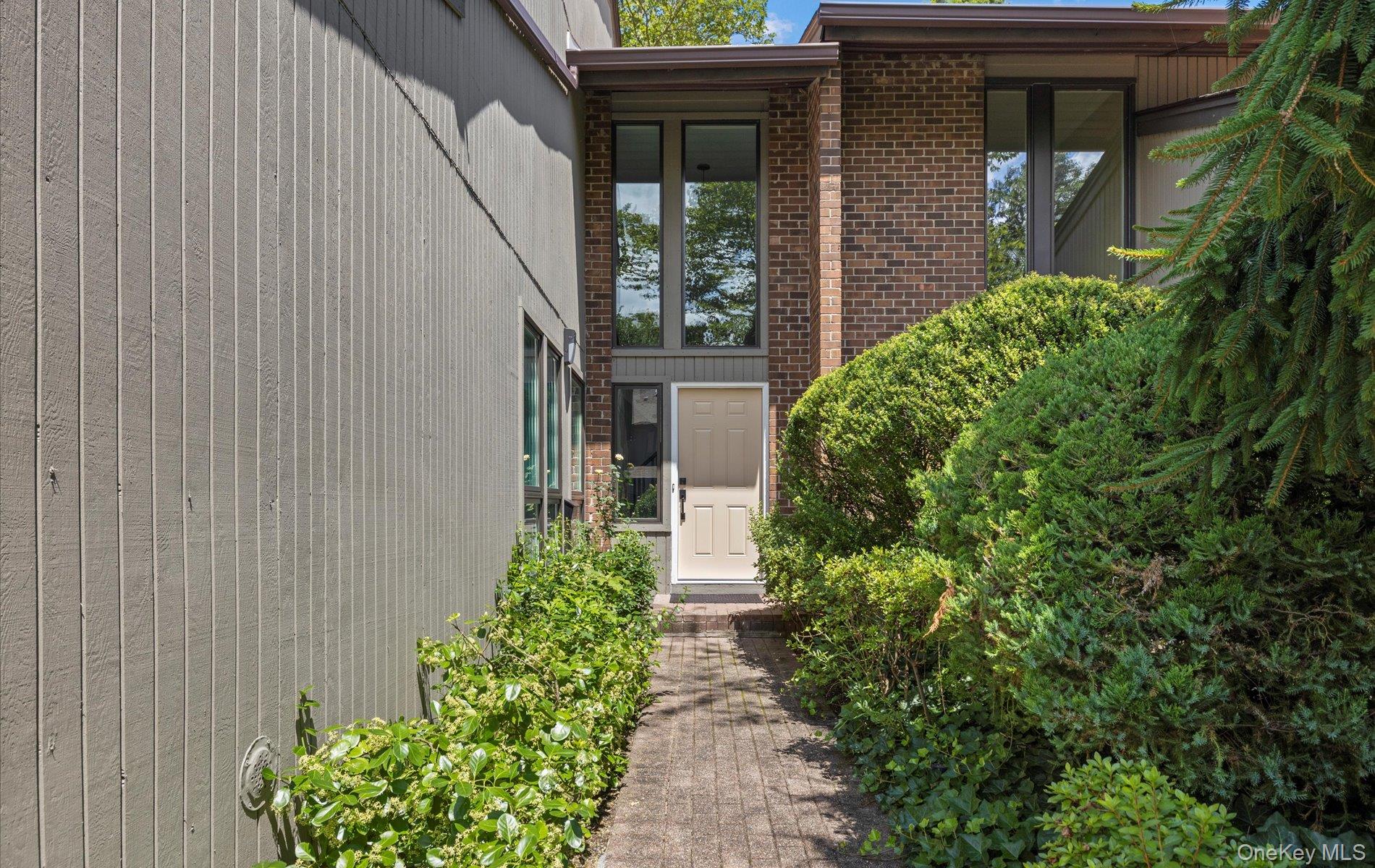 36 Carriage House Dr, Oyster Bay, NY 11753 | MLS# 903016 | Houzeo