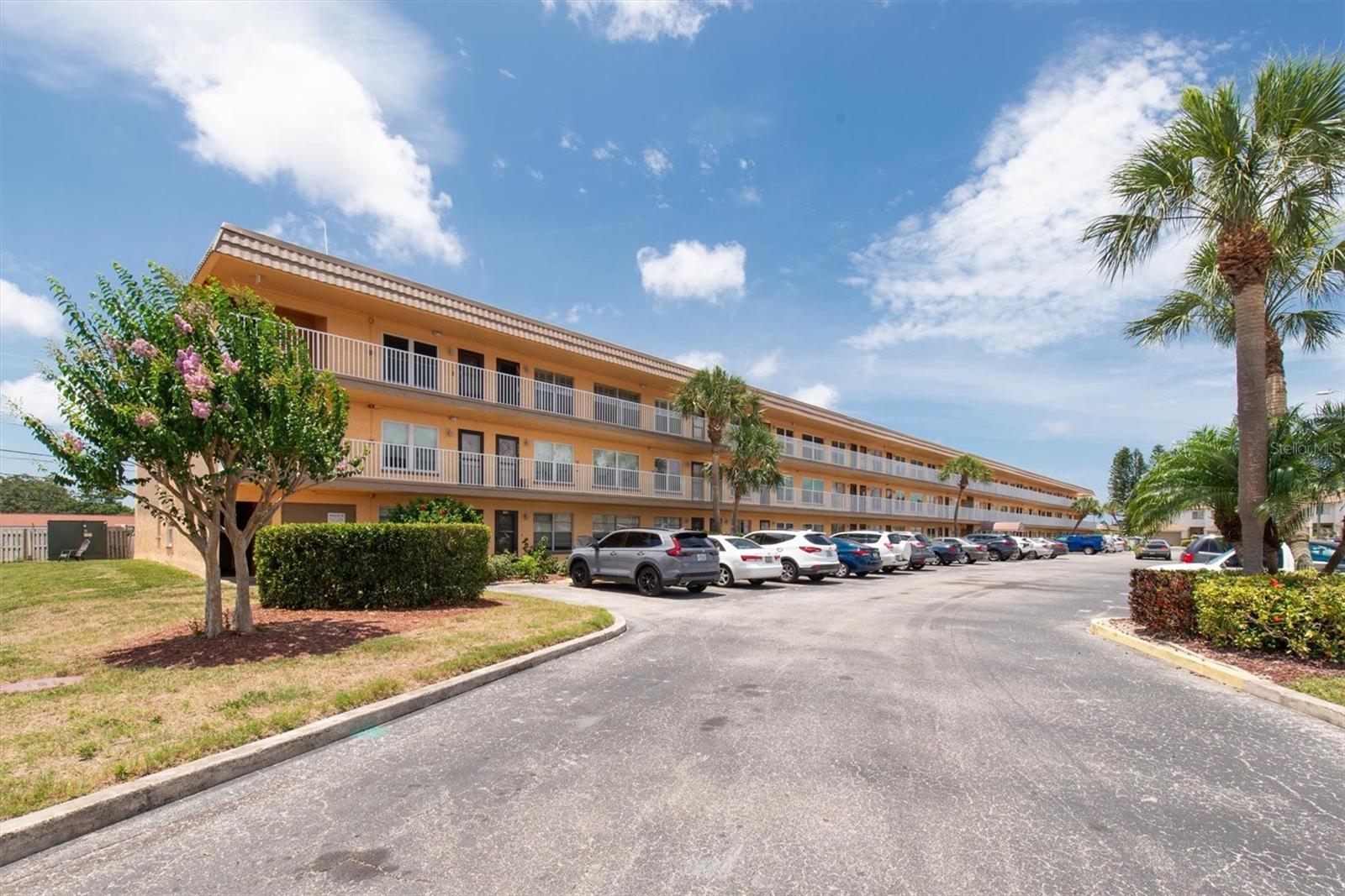 6400 46th Ave N #203, Kenneth City, FL 33709 | MLS# TB8390965 | Houzeo