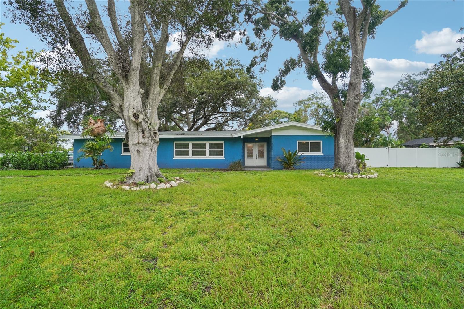 1712 Robin Hood Ln, Clearwater, FL 33764 | MLS# TB8404584 | Houzeo